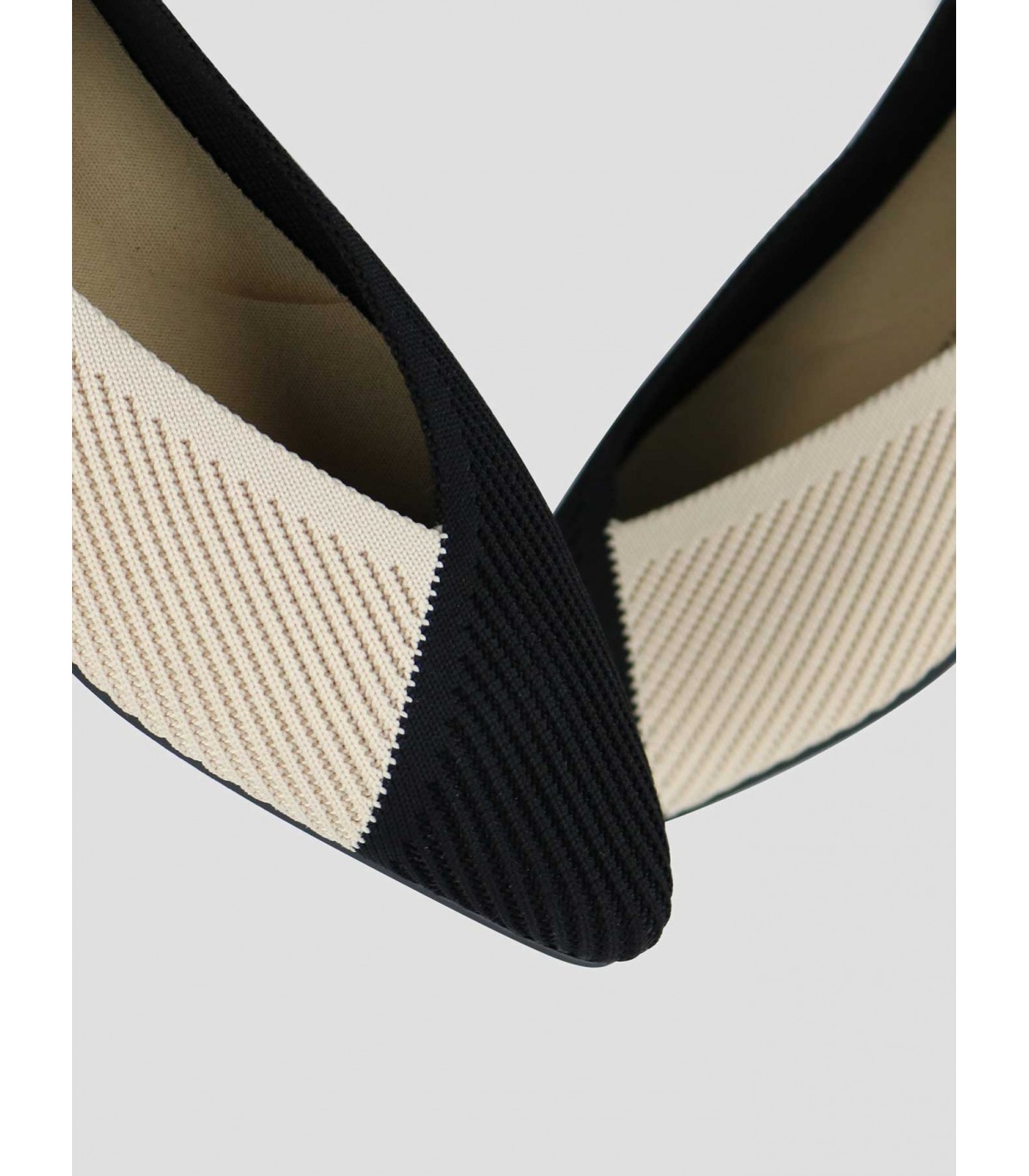 Salón para mujer en color crema y negro Miss Elastic.